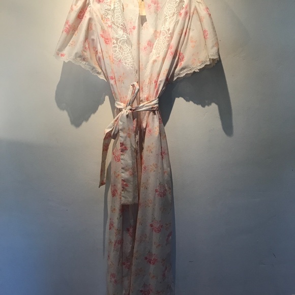 Natori | Intimates & Sleepwear | Nwt Natori Vintage Pink And White ...